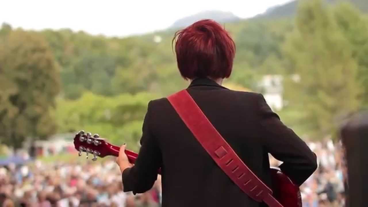 Julie Bally - Joker (Live) - YouTube