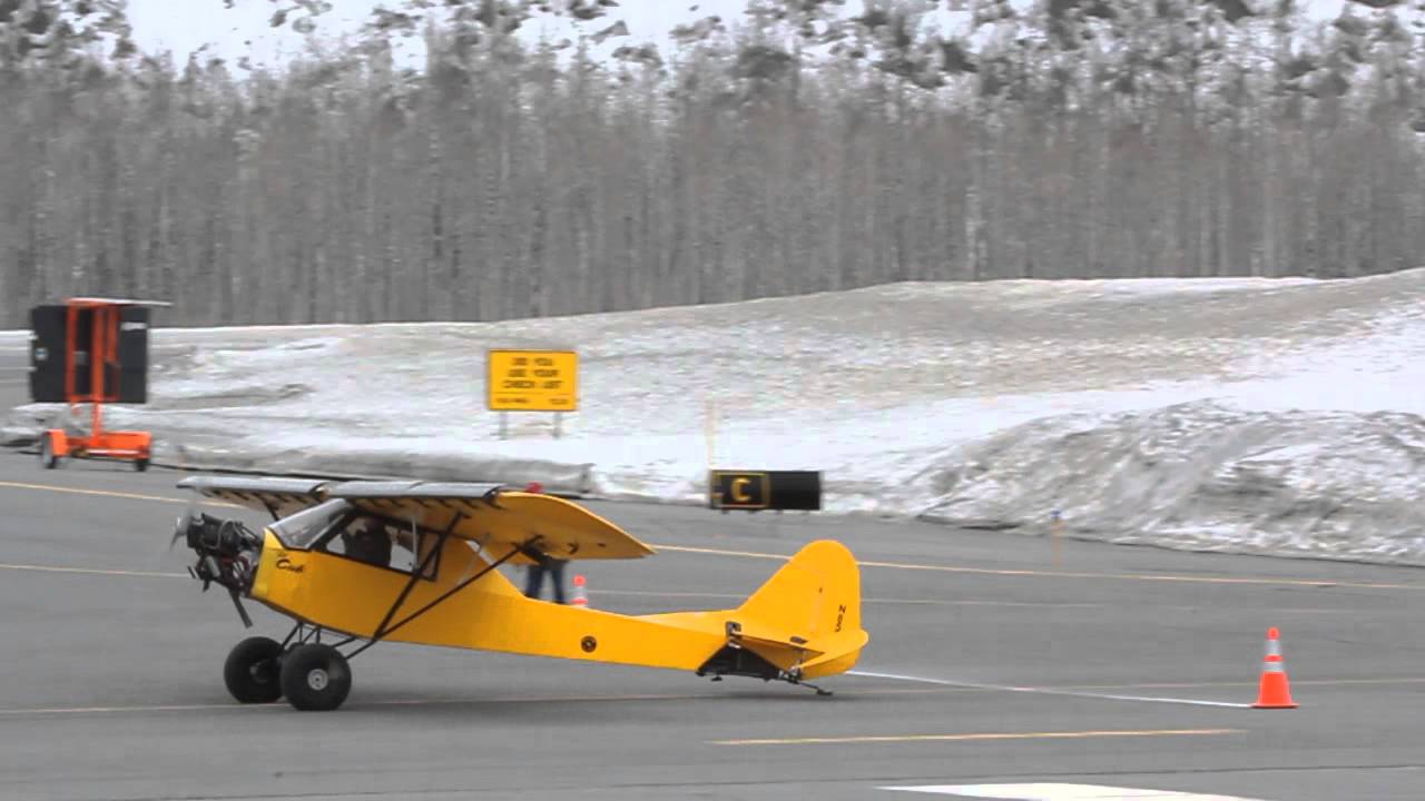 Valdez Airshow STOL Contest: Frank Knapp Landing Lil'Cub, nearly no ...