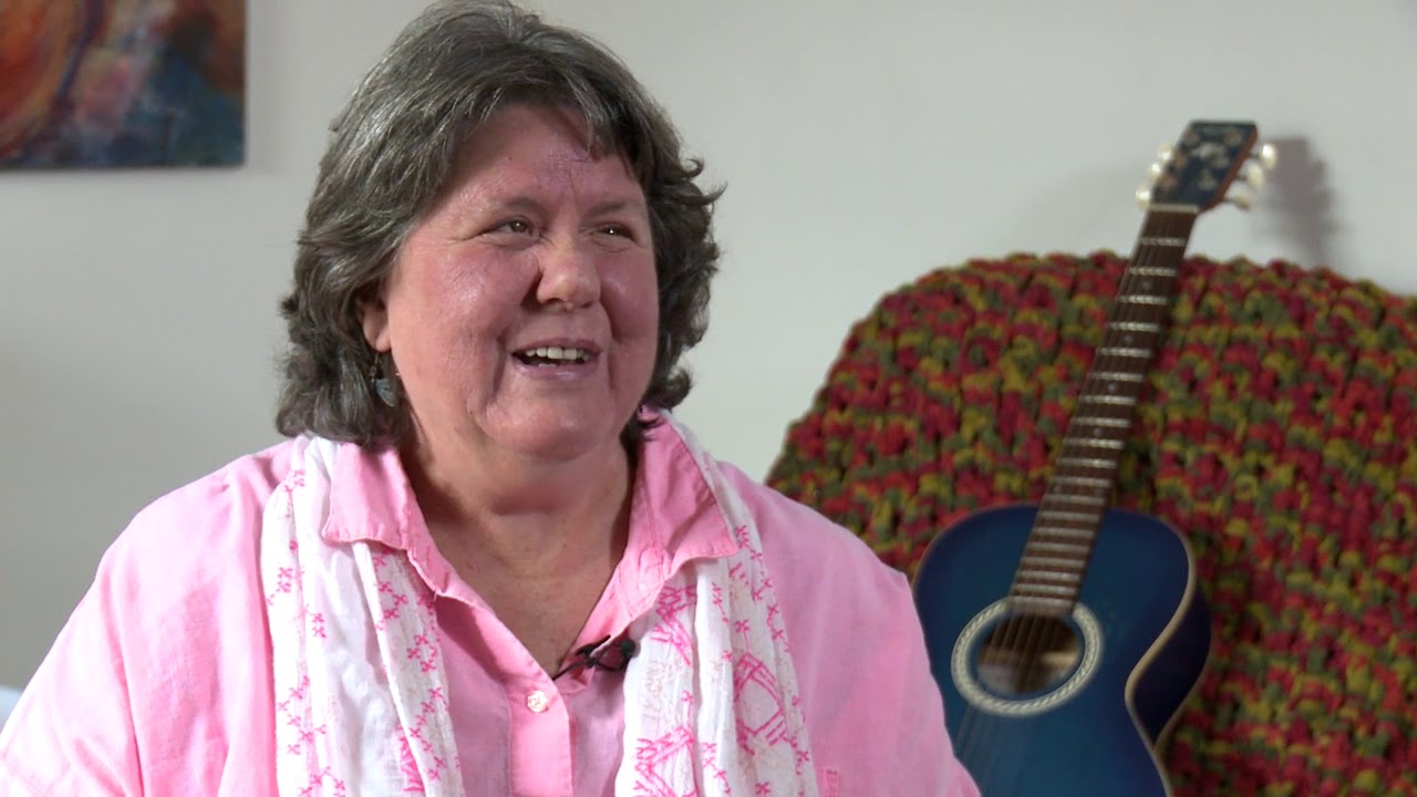 Singer-songwriter Maria Alley - YouTube