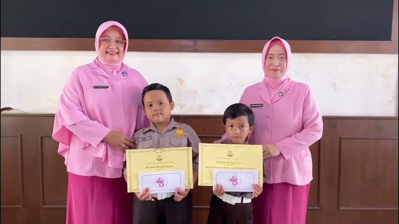 Penyerahan Piagam Penghargaan kepada siswa berprestasi dari PPYKB serta tali asih dari PD Jatim ...