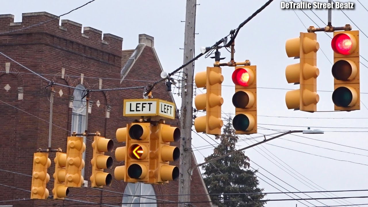 Left Turn Arrow Incandescent Traffic Lights | Mt Hope Ave & S Cedar St ...