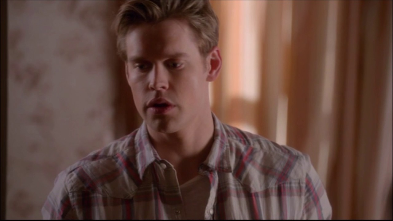 Glee - Sam helps Mercedes move in 5x14 - YouTube