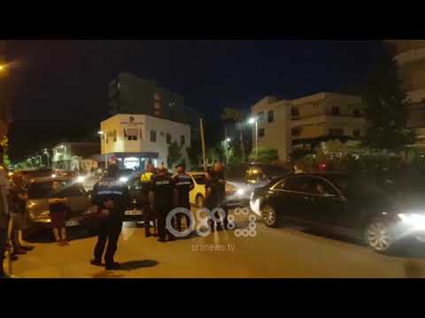 RTV Ora - Vlore del nga makina, rrahin me grushta e shkelma shoferin