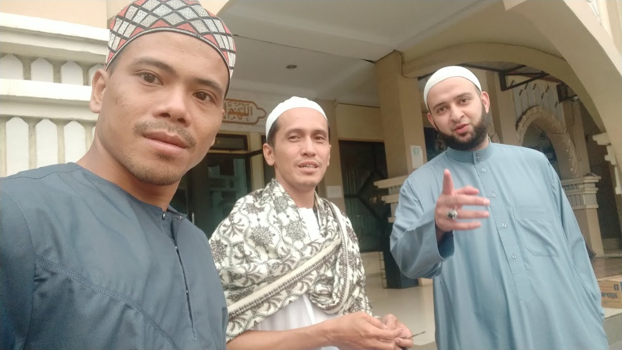 Syech Muhammad Ali Aldeeb. tarjim Ustadz Ade Maulana. tafsir Al Qur'an ...