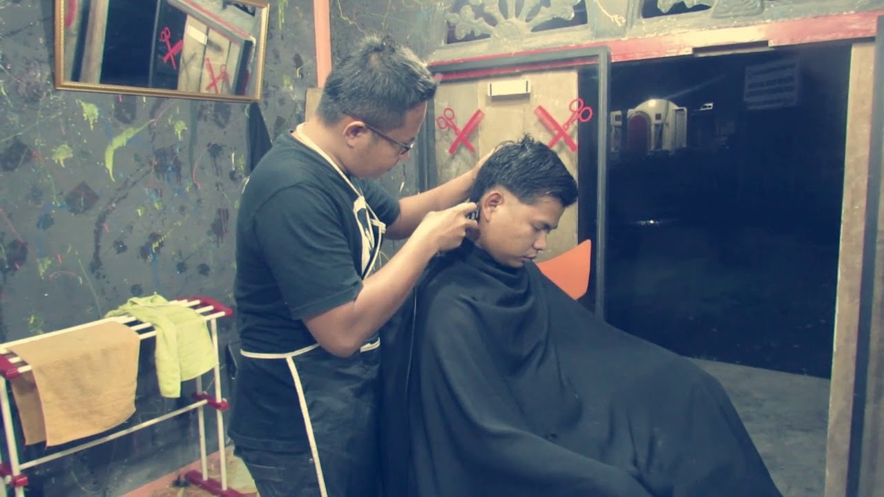 VIDEO LUCU * TIPE ORANG POTONG RAMBUT YG SUKA TIDUR * O2M BARBERSHOP ...