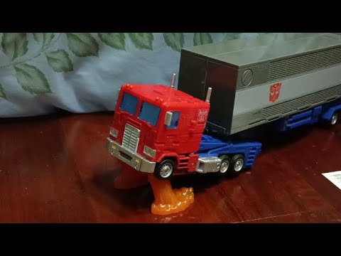 SS86 Commander Class Optimus Prime Review! - YouTube