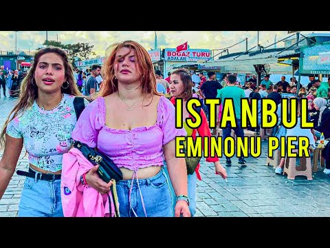 Enjoying a fish sandwich at Eminonu Pier: A Delectable Delight / Istanbul 2023 |4K 60fps