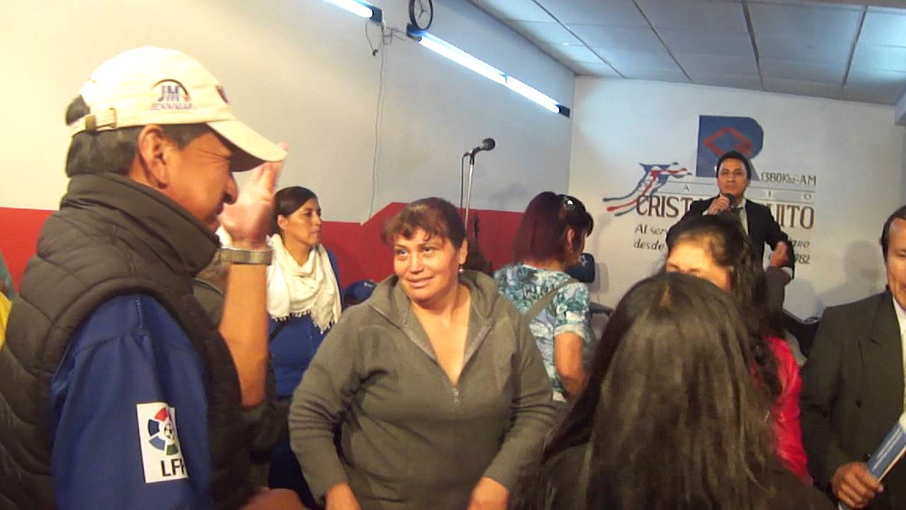 Angel Zavala La Bocina Radio Cristal - YouTube