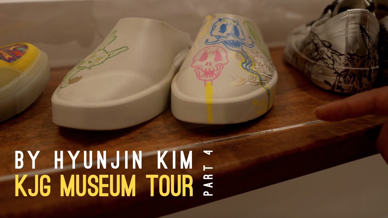 Kim Jung Gi Museum Tour by Hyun Jin Kim Part 4 - YouTube