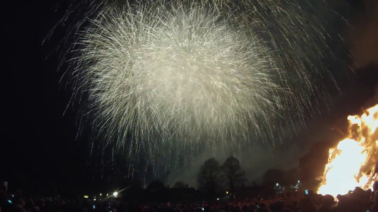 Brockham Bonfire Fireworks 2016 - YouTube