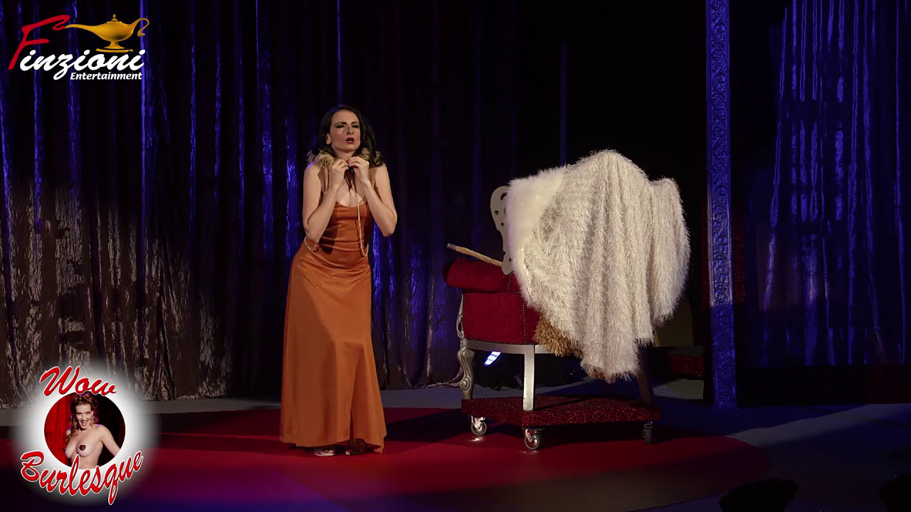Funny Burlesque Performance ! - YouTube