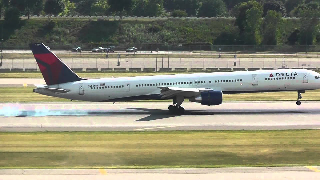 [N586NW] Delta Airlines Boeing 757-351 Extreme Crosswind Landing RW30L ...