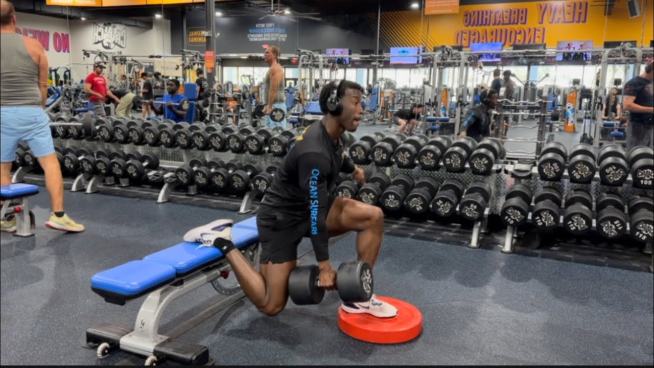 Leg day @ Crunch Fitness - YouTube