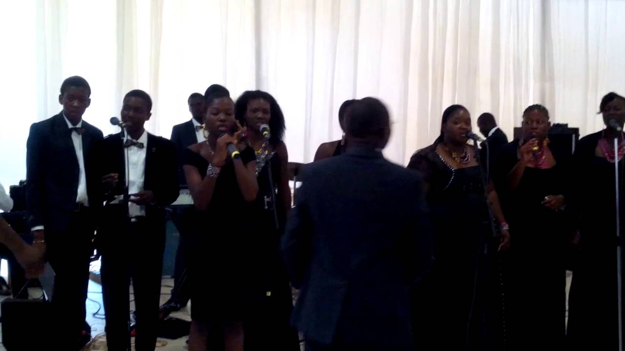 Colombe Gospel family Giovana chante - YouTube
