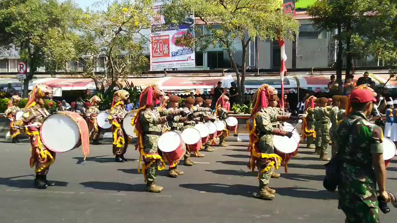 Kirab Drumband Genderang Suling Canka Lokananta (AKADEMI MILITER) - YouTube