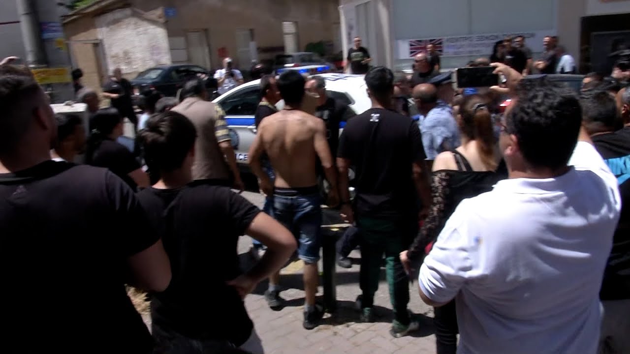 Ένταση κατά την προσαγωγή στα δικαστήρια του 37χρονου δράστη της ...