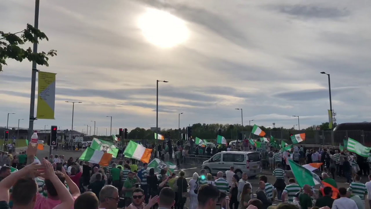 Celtic London road bus parade - YouTube