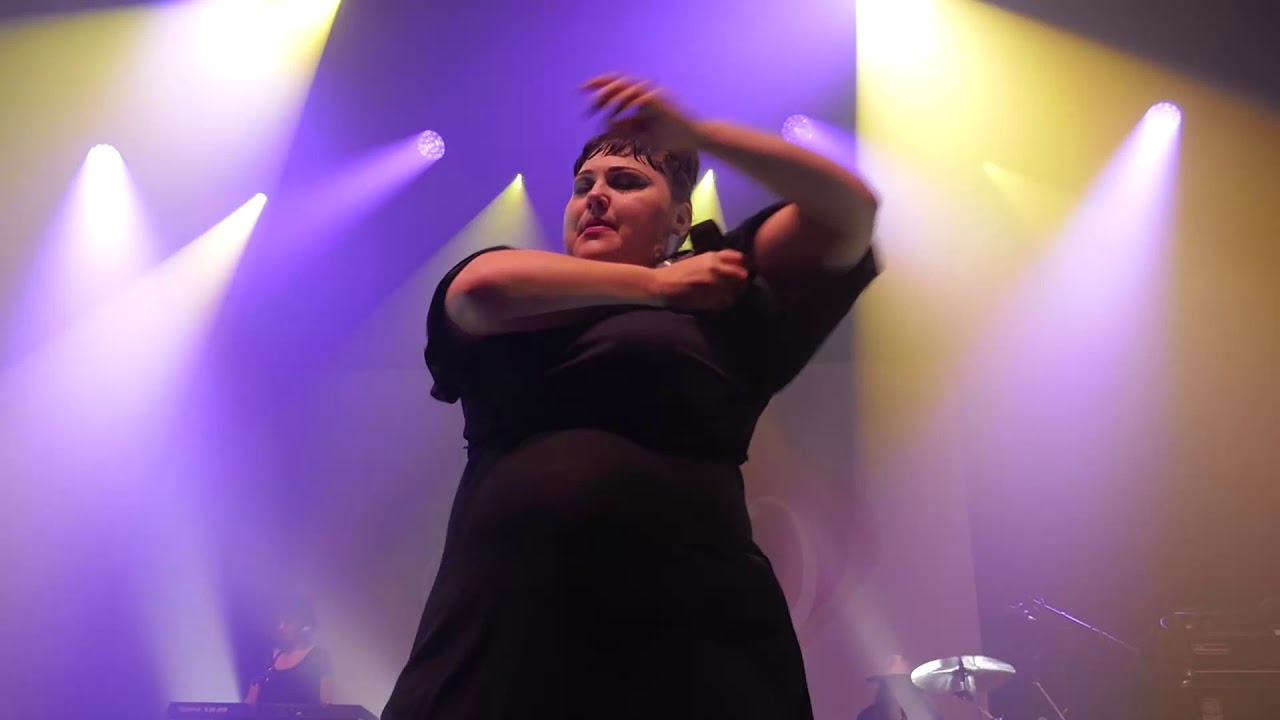Beth Ditto - Heavy Cross - Nantes Stereolux 09/10/2017 - YouTube