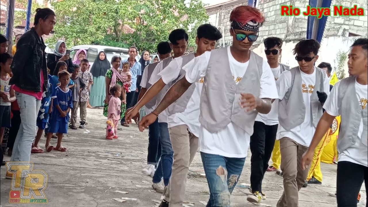 Tarian Simba dance (BUROK RJN Rio jaya nada) 06-NOVEMBER-2022 - YouTube