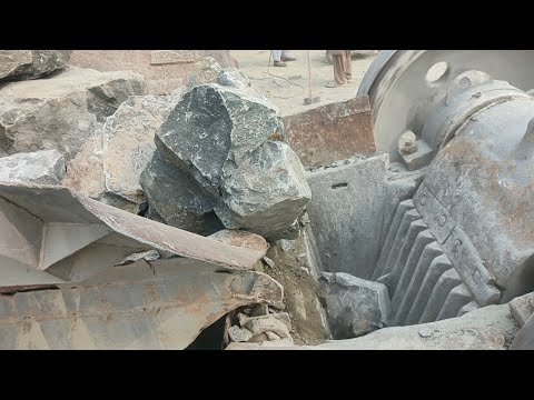 "Darkness biggest Black Stone Breaking With Jaw Machine | Stuck stone ...
