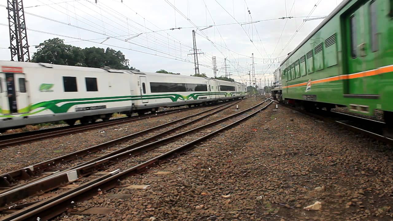 [Kereta Api Indonesia] Argo Bromo Anggrek and Cirebon Ekspres - YouTube