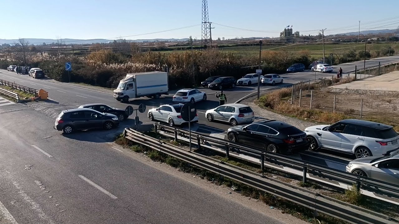 Aksident tek "Pushimi i Shoferit", 3 automjete u përplasën njëri pas ...