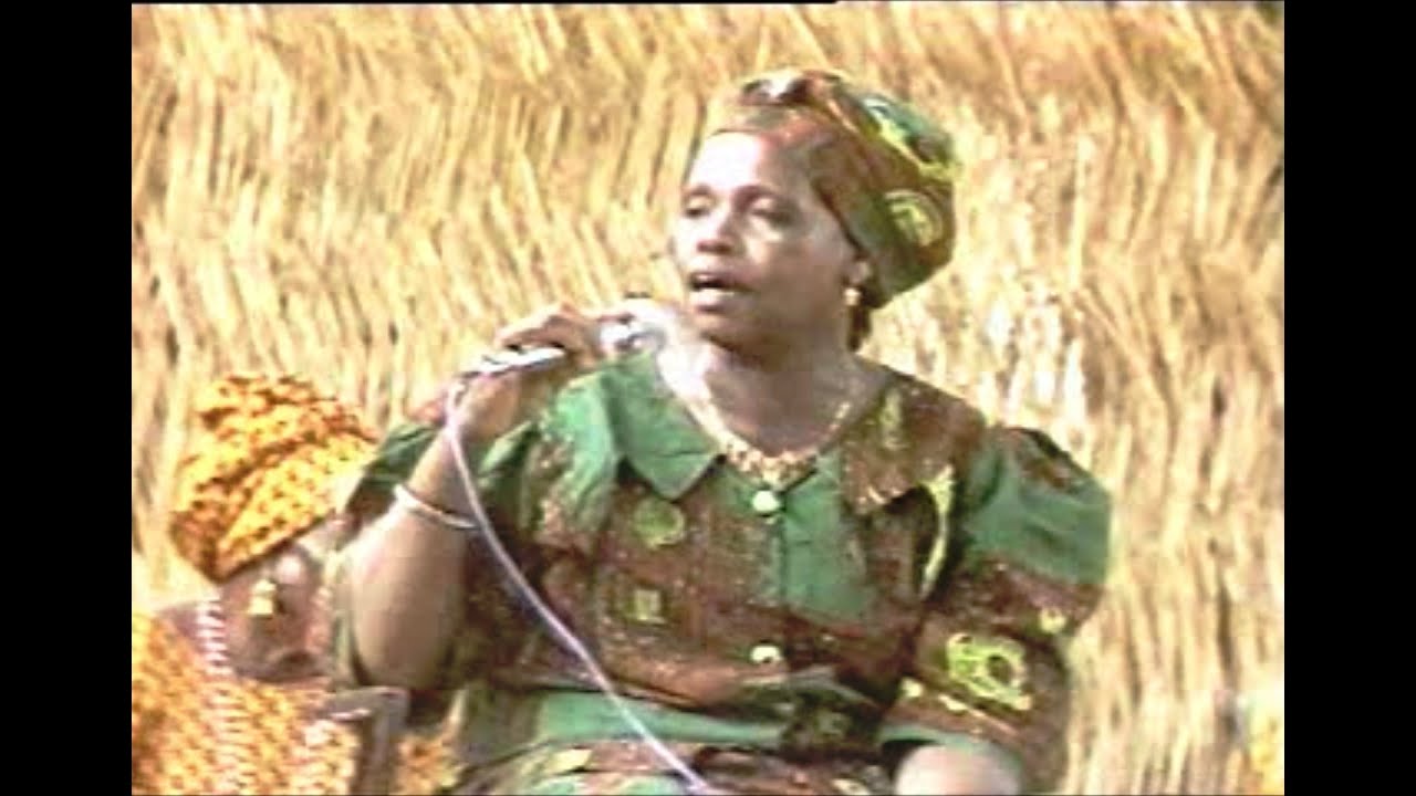 DUNIYA GIDAN KASHE AHU HAJIYA BARMANI CHOGE 1986 - YouTube