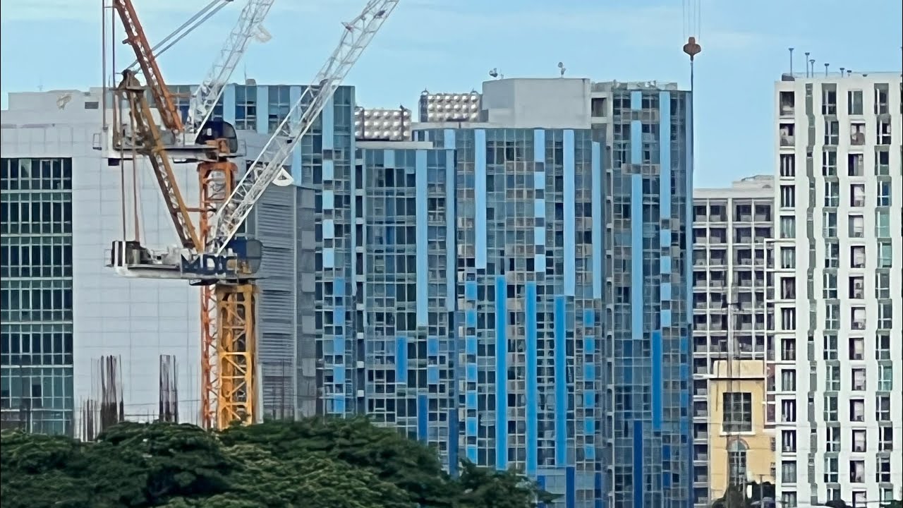 Kalsada: Double Dragon MOA Complex Aseana Makati - YouTube