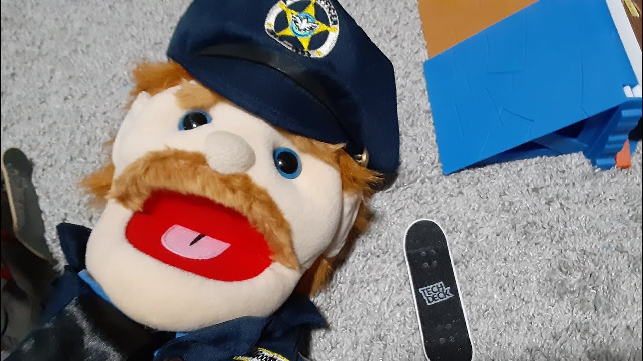 The Wacky Wednesday Puppet Talk Show! I Episode 1: FINGERBOARDS! - YouTube