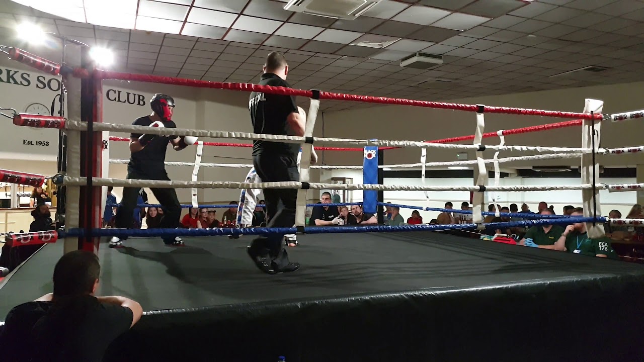 Phil Davies (Full Defence) first light contact kickbox fight. - YouTube