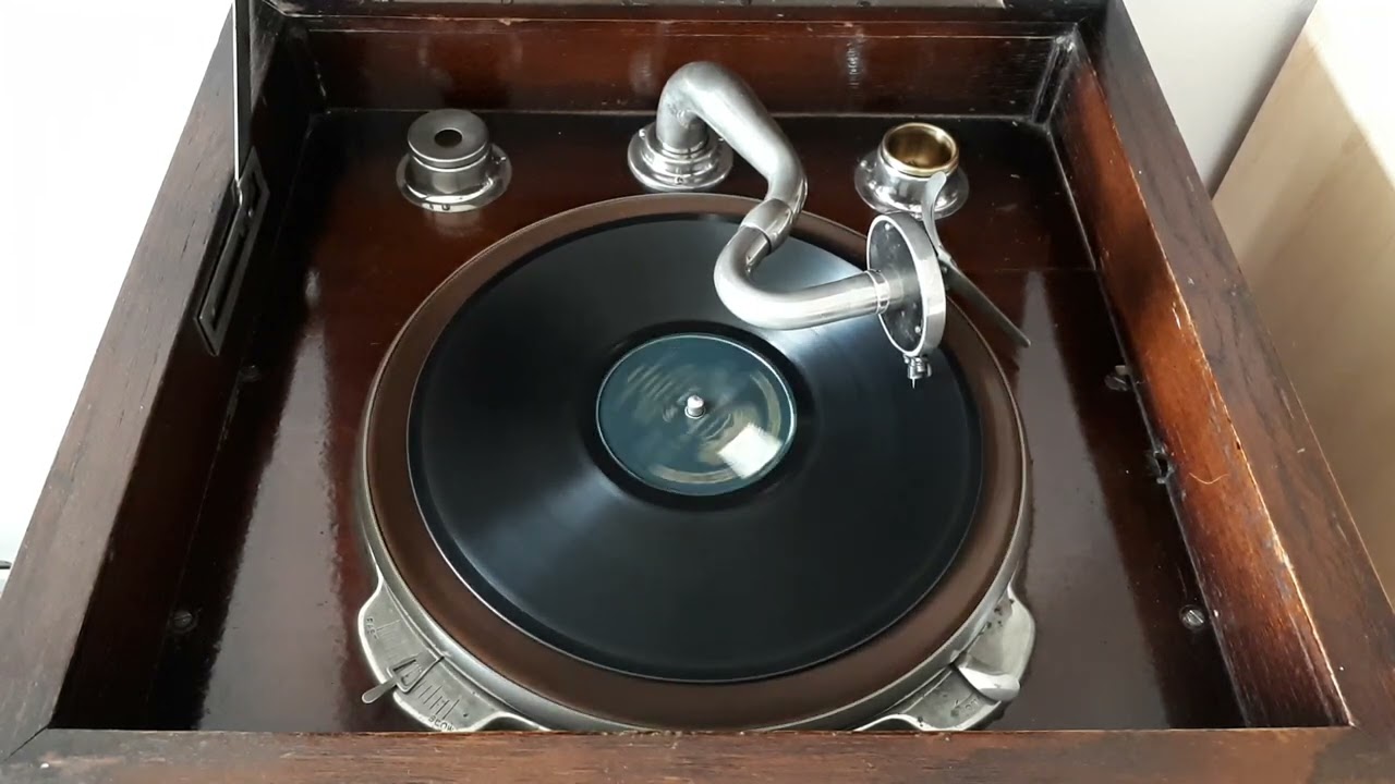 What does a 100 year old gramophone record sound like? - YouTube