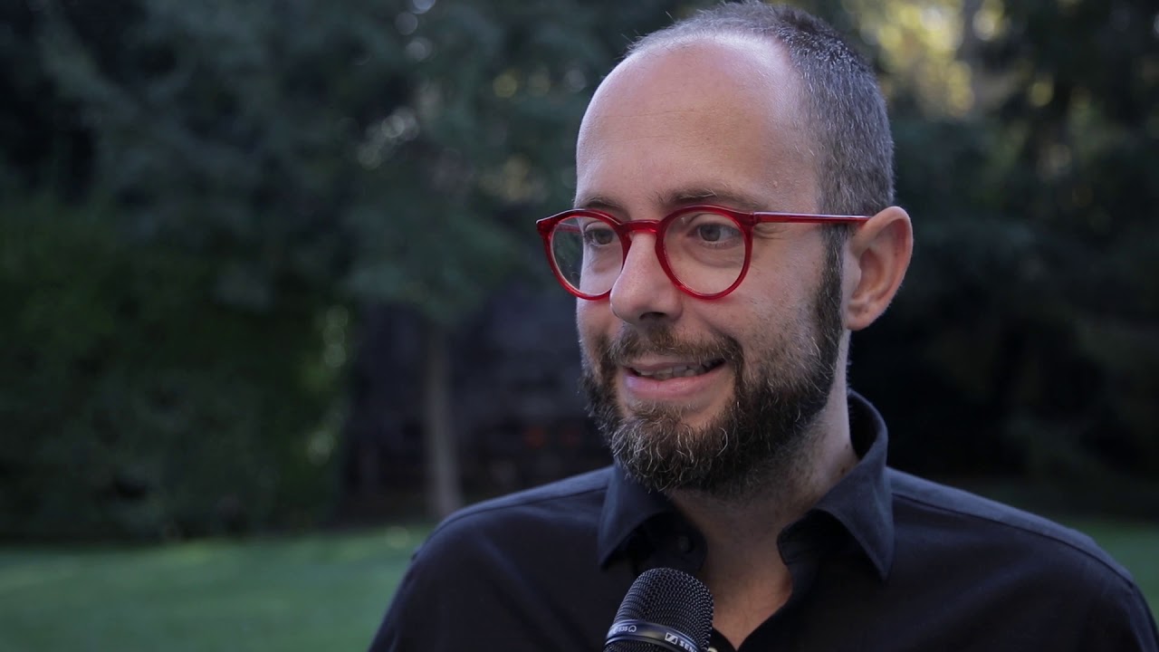 Le fake news arrivano da lontano: intervista a Matteo Flora - YouTube