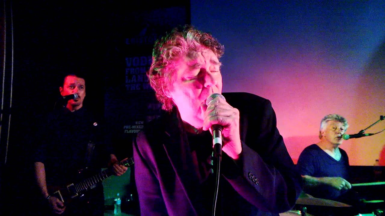 Jim Keays (Master's Apprentices) - Turn Up Your Radio, 2013 - YouTube