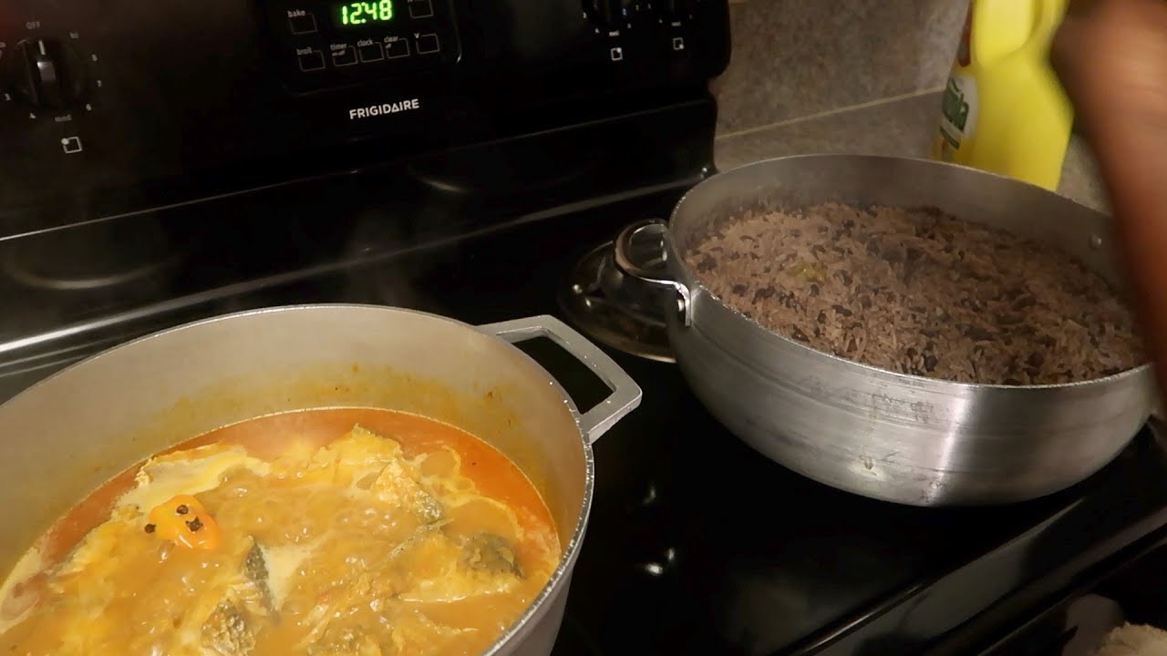 Men Manje a Wi (Diri a Pwa Sauce Poisson) - YouTube