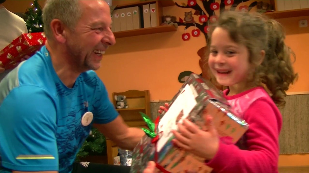 Ajándékosztás Girincsen - Verbita Rend JPIC és Club of Roma együttműködésében - YouTube