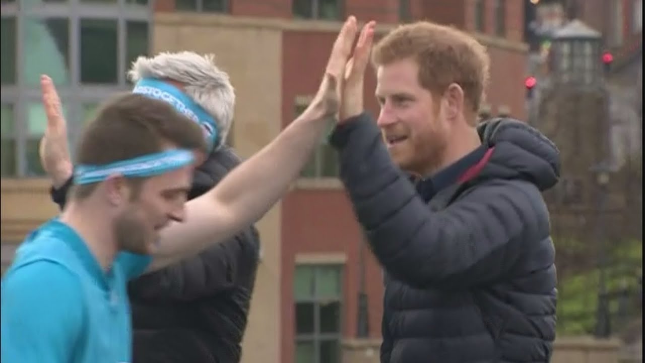 Harry helps put London Marathon runners through paces - YouTube