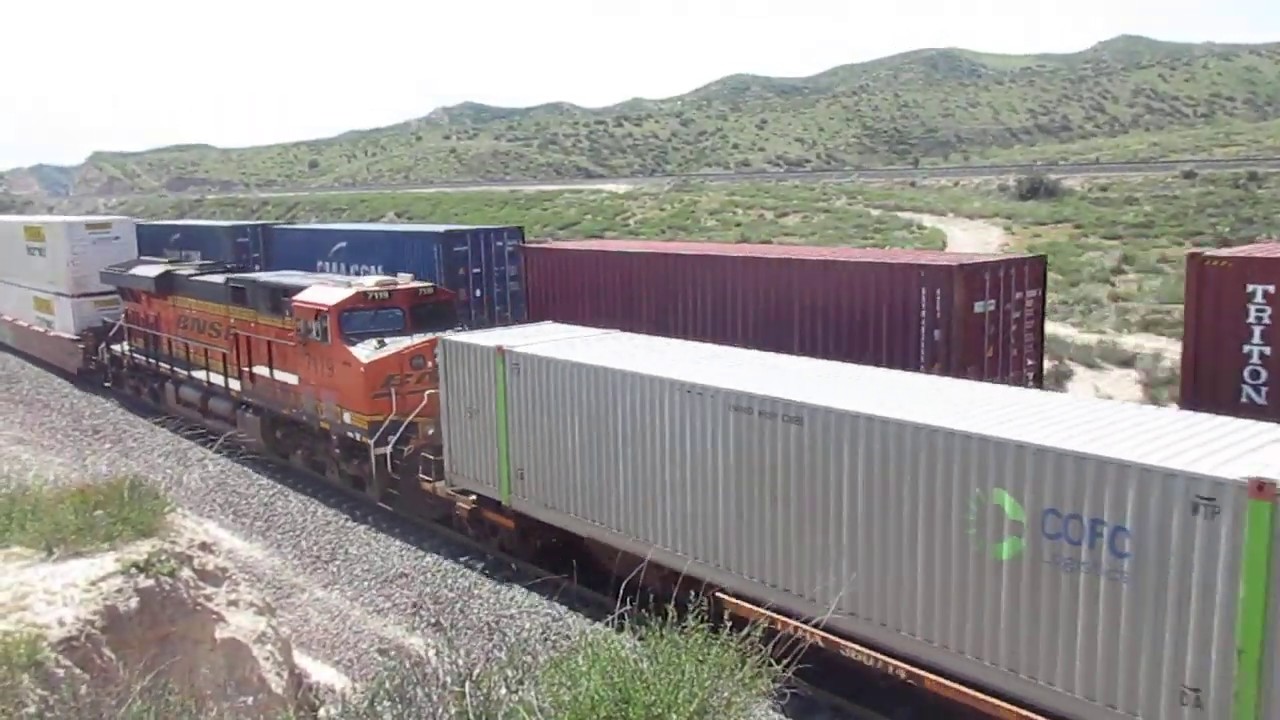 An EXTREMELY LONG BNSF container train Cajon Pass - YouTube