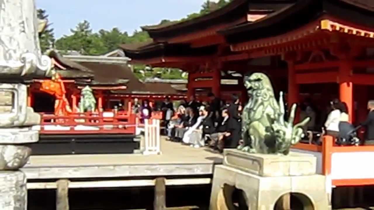 Ran-Ryo-Oh Dance at Miyajima Island - YouTube
