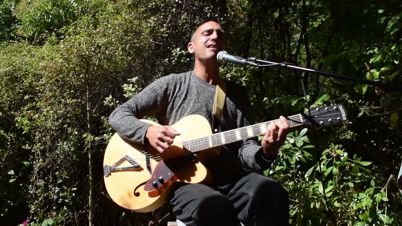 Hawkes Bay Acoustic Musician | Campbell Burns | I Fall Apart - YouTube