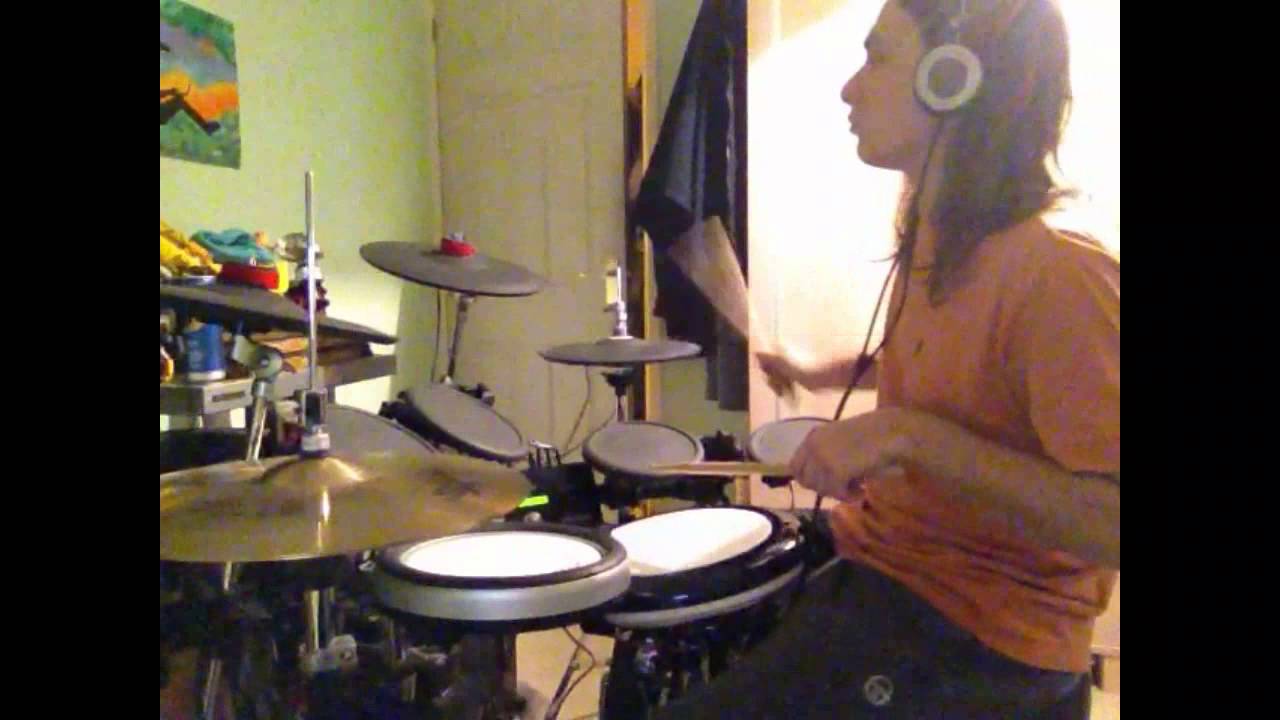 Bad drummer in the making - YouTube
