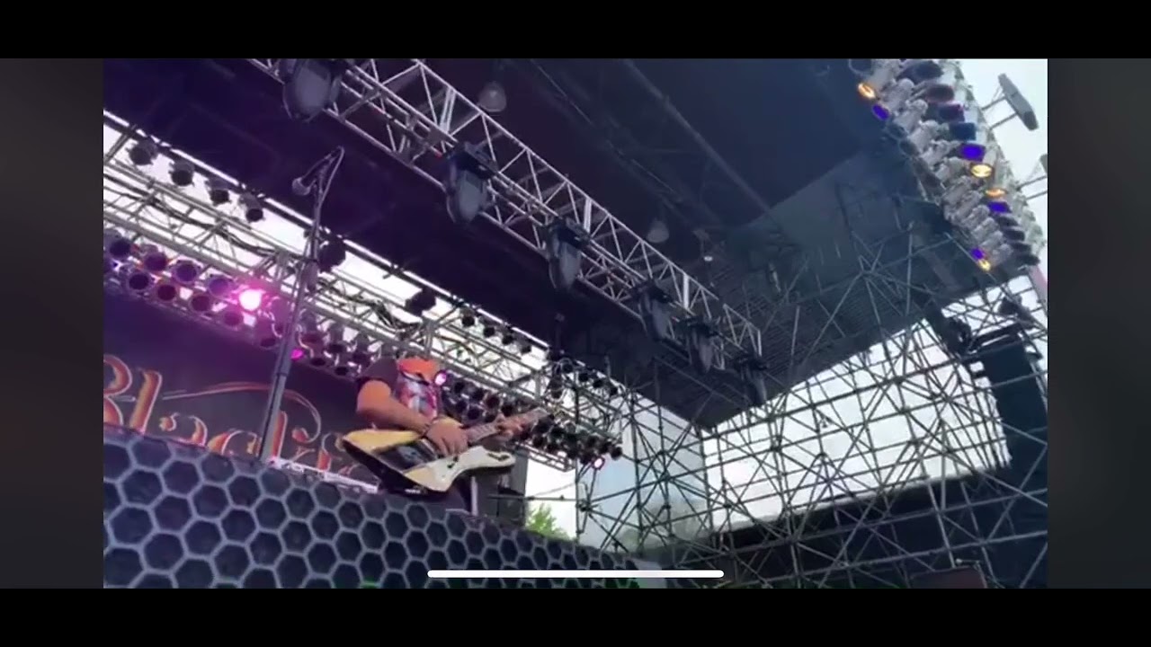 Tim Rossi guitar solo w/ Blackfoot - YouTube