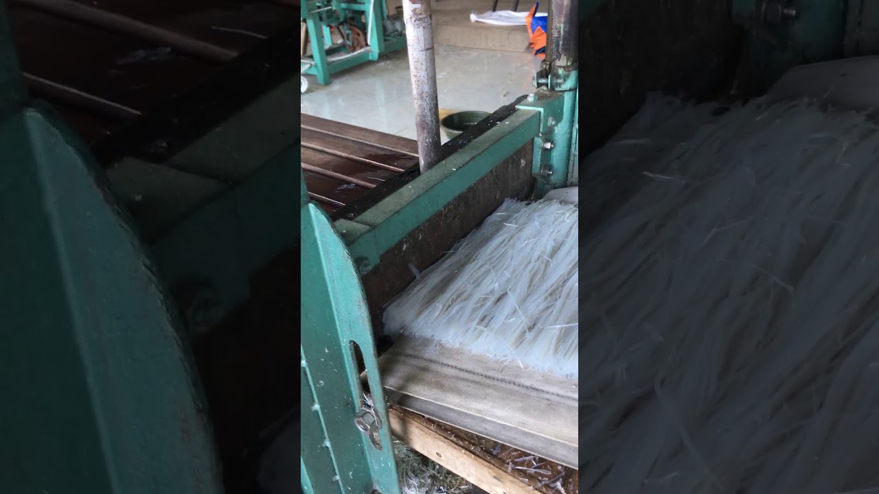 Công đoạn cắt miến - YouTube