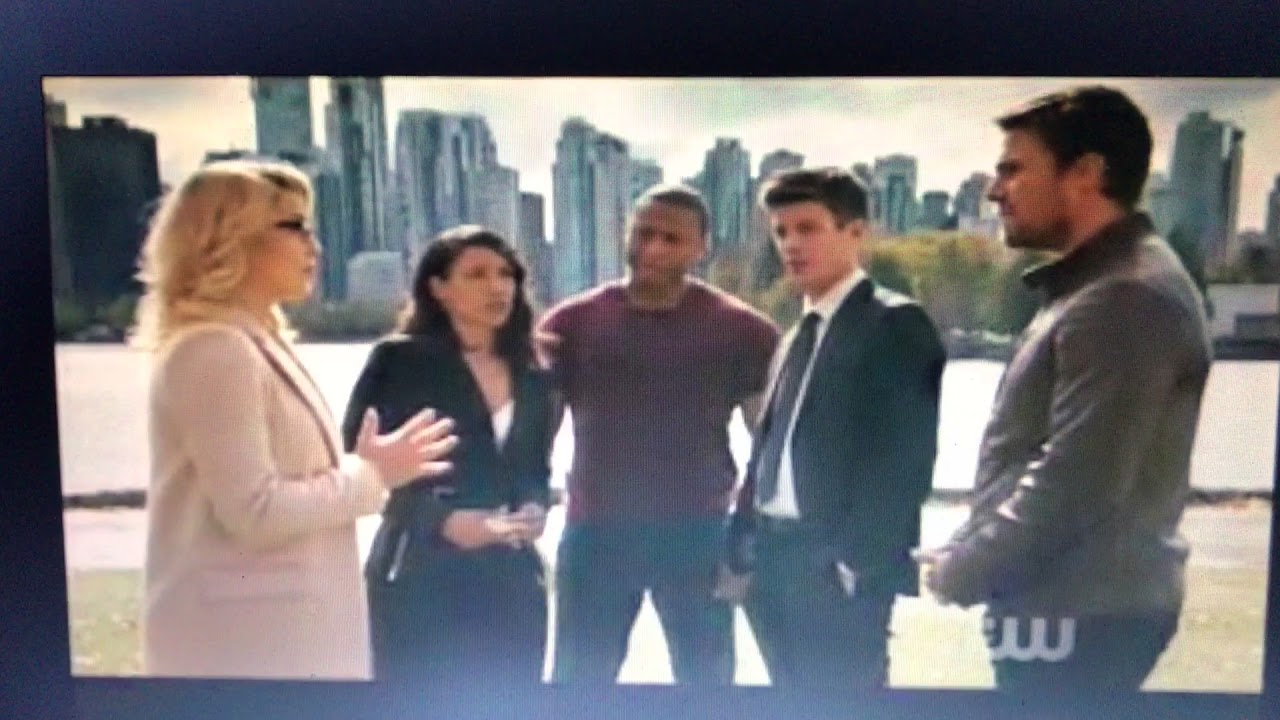 Olicity Wedding - Crisis on Earth X - End Scene Marriage - YouTube