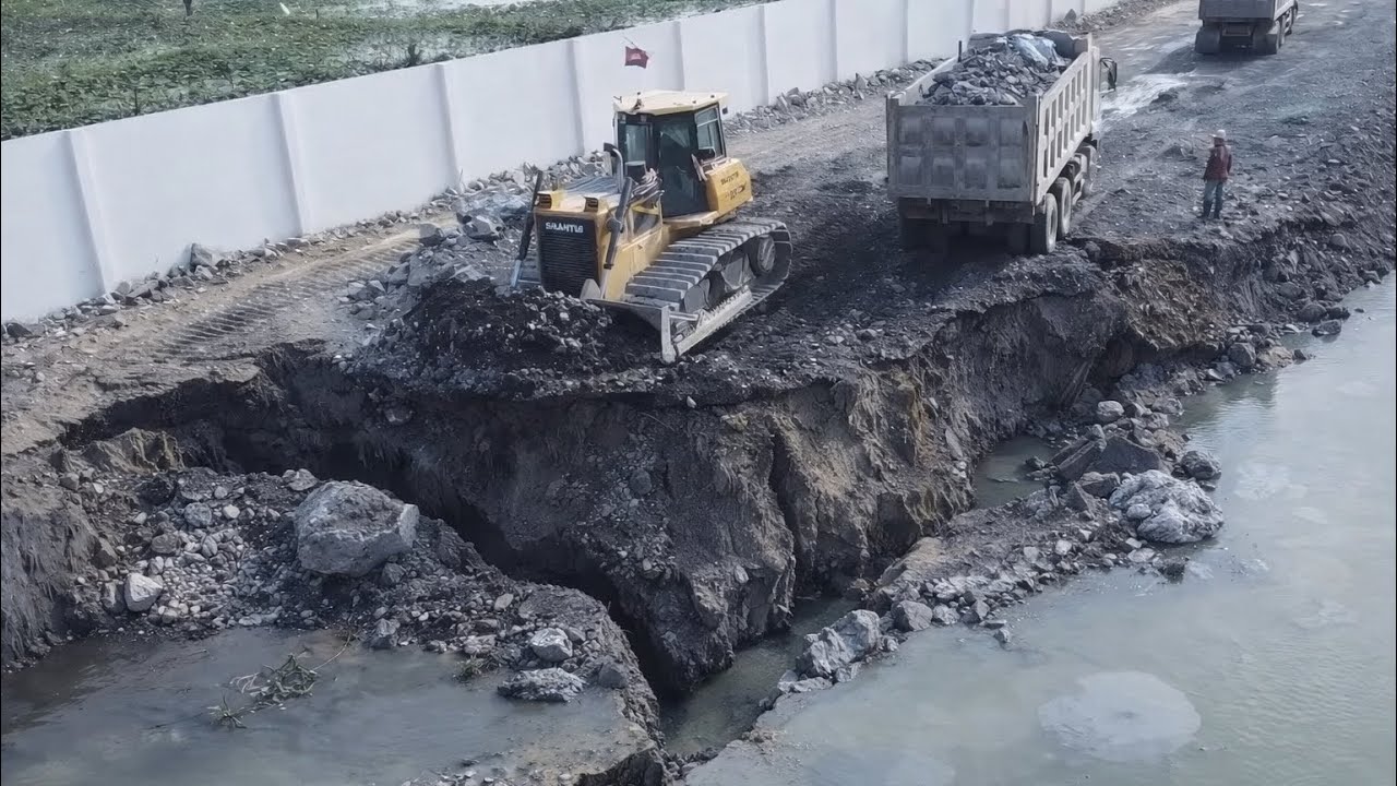 SHANTUI Dozer Pushing Mine Stones Filling Bury Sink Land With Team Work ...