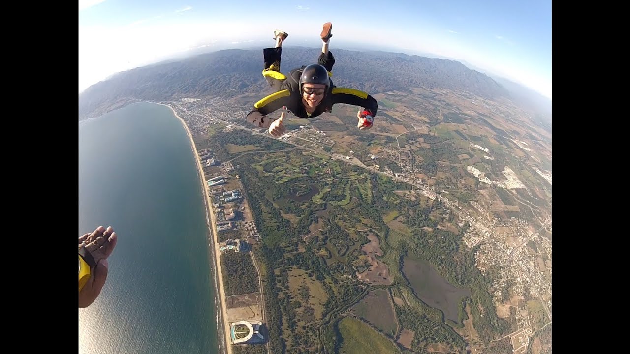 Jump 68 - Skydiving - 2 way relative work - YouTube