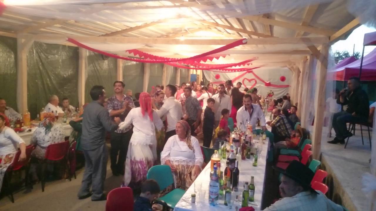 Nunta Tiganeasca - YouTube