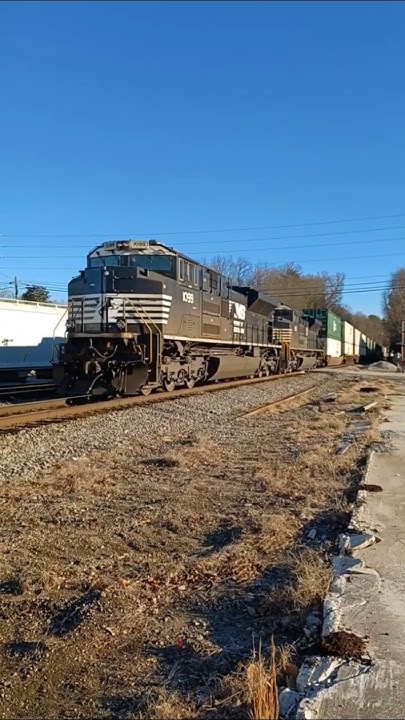 Fantastic EMD SD70ACe "Flew up mtn" HUGE HORN Blast! Norfolk Southern #1099 - #27a @rider22 ...