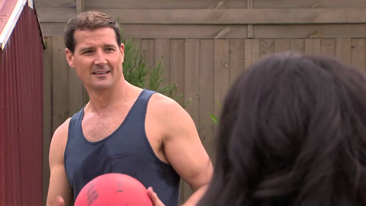 Neighbours: Wednesday 5 February - Clip - YouTube