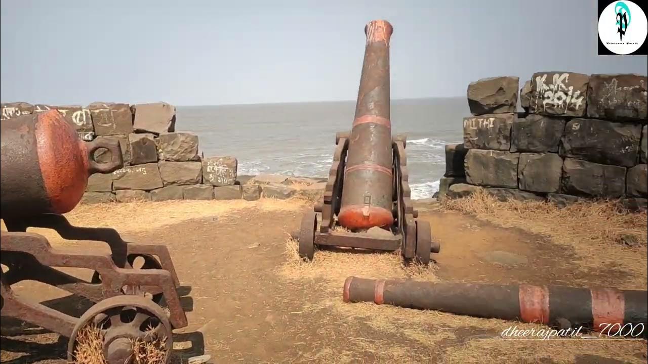 𝙆𝙃𝘼𝙉𝘿𝙀𝙍𝙄 𝙁𝙊𝙍𝙏(Officially Kanhoji Angre island with Fort)Located south ...