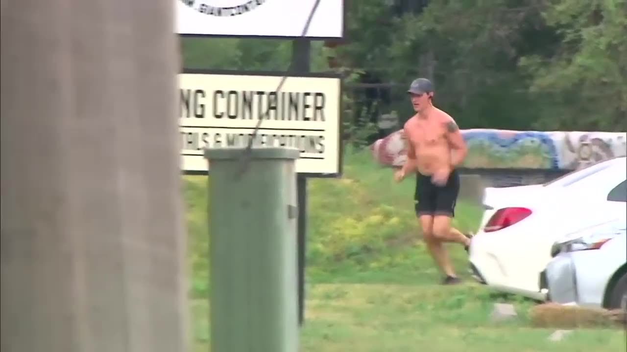 Justin Trudeau Shirtless Jogging - YouTube